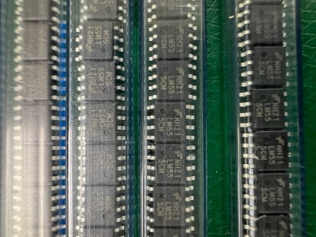 LM555CM/NOPB Timer; 8-PIN SOIC; 8 Pins; +18 V (max.); 3 ma (typ.) @ 5 V ...