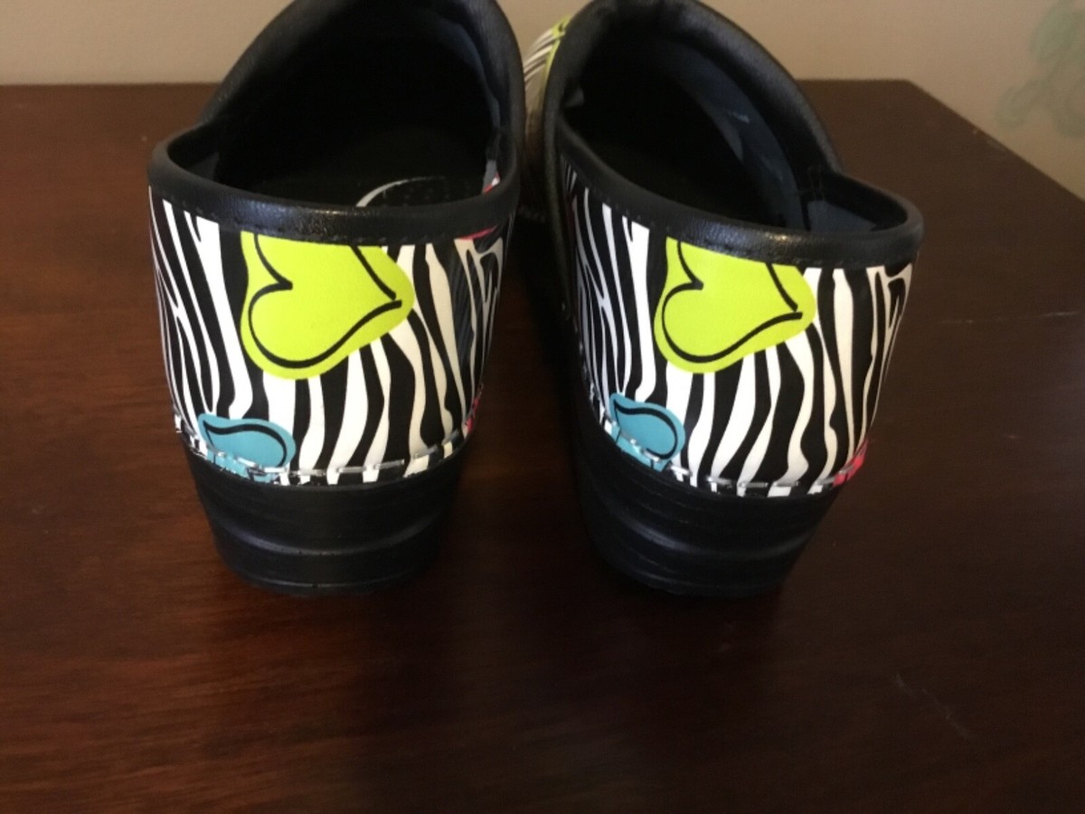Sanita Professional Zebra Hearts Leather Clogs Shoes Size 38 Sanita Professional Zebra Hearts Leather Clogs Shoes Size 38