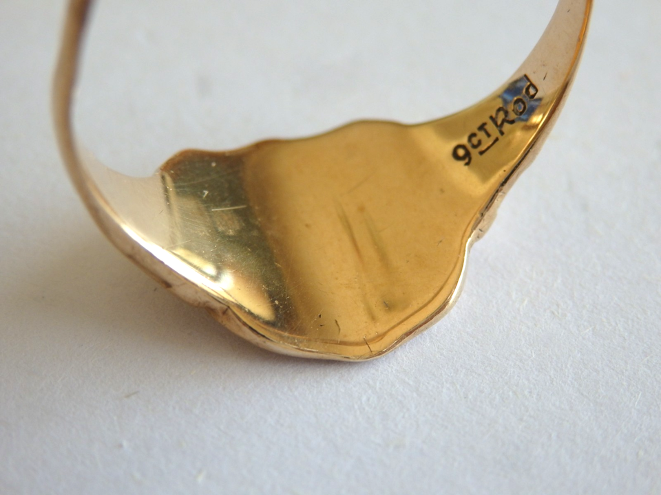 Shield-shaped 9ct. yellow gold signet ring. Damaged. | eBay Australia