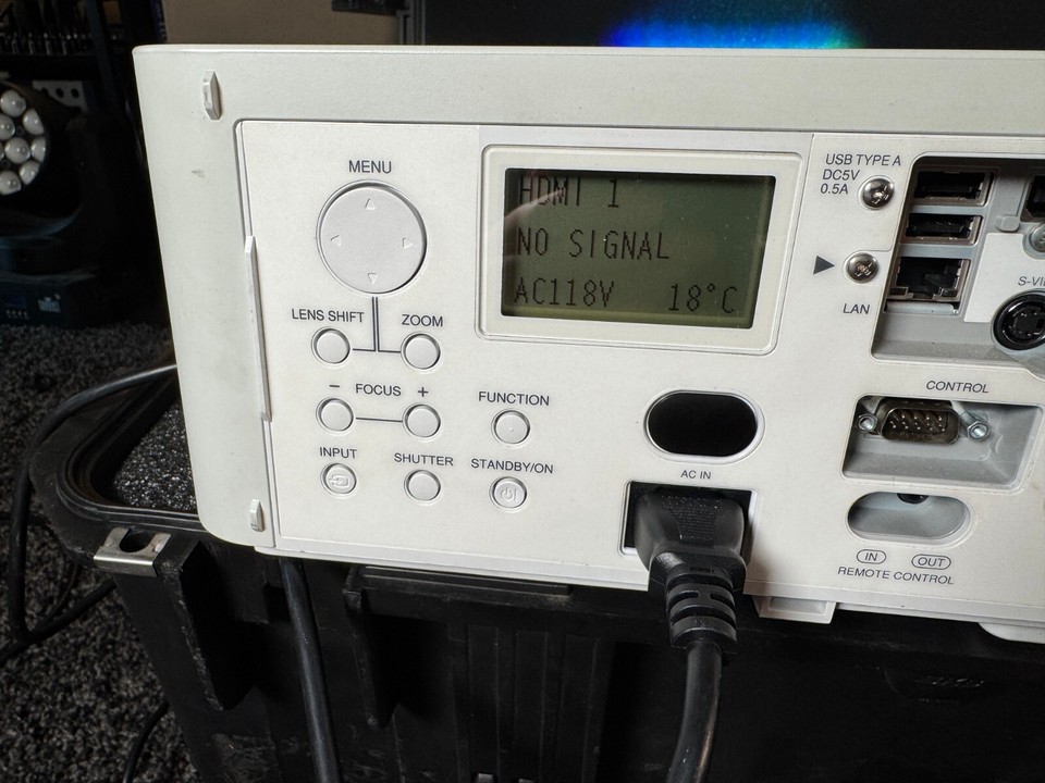 Christie LWU501i HDMI/VGA-WUXGA Large Venue Projector+SKB Case Lamp ...