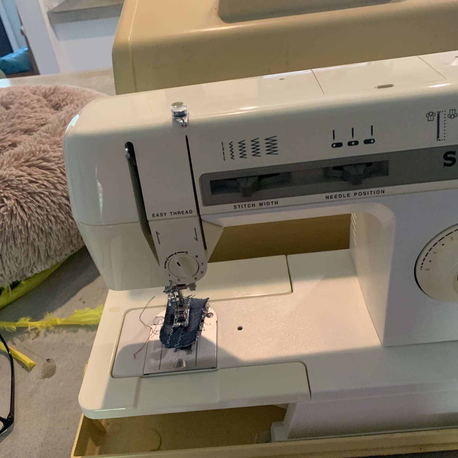 SINGER Sewing Machine - Model 2502C w/ Foot Pedal & Case Tested ...