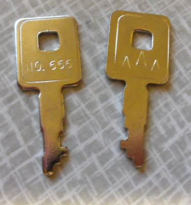 2 Gibson Guitar case keys for 1968-72 Large square case Les Paul SG ...