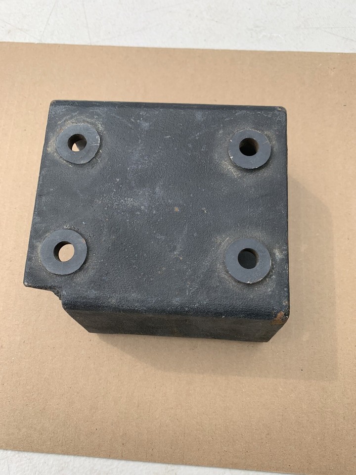 NOS M998 HMMWV HUMVEE RH 6.5L ENGINE MOUNT BRACKET 12339133 | eBay