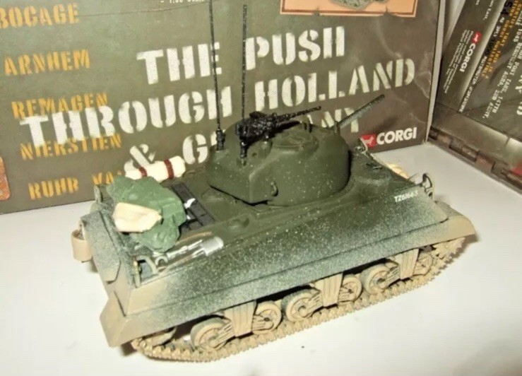 Corgi CC51015 M4A4 Sherman V Observation Tank 147th Essex Yeomanry 1.50 ...