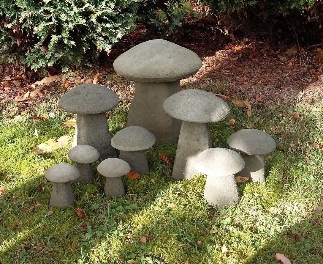 STONE GARDEN SET OF 9 OLD STYLE TOADSTOOLS RUSTIC MUSHROOMS STADDLE ...