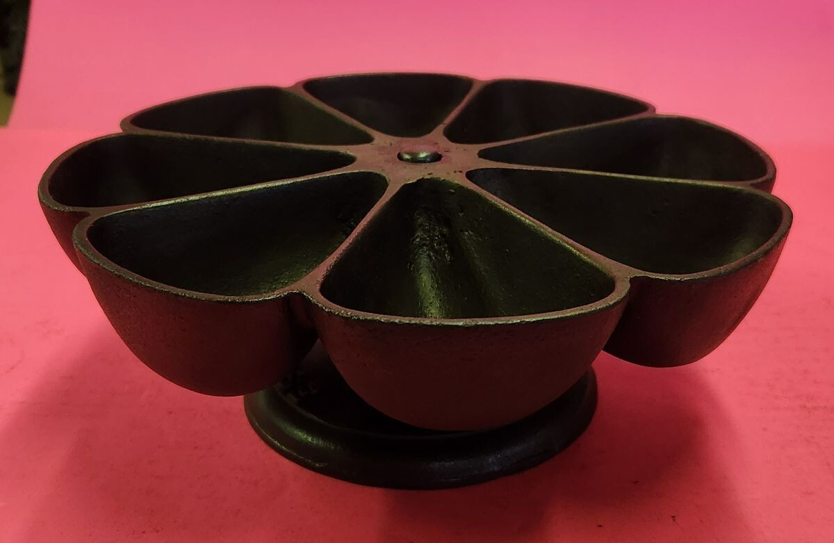 VINTAGE ECLIPSE, St. Louis, Cast Iron Rotating Cobblers Nail Cup ...