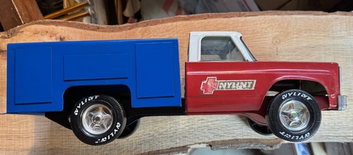 LOOK! Custom Nylint service/utility bed truck (w/new skins)! A solid ...