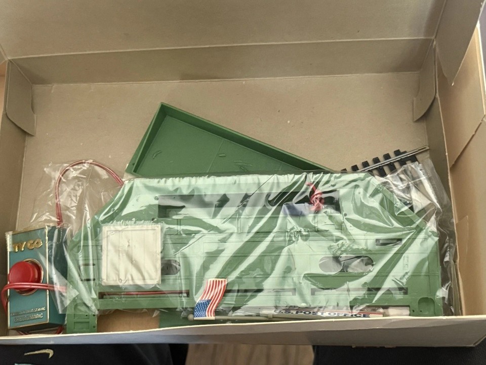 Tyco HO Scale Kit No. 920 Unloading Mail Car Set Post Office New Open ...