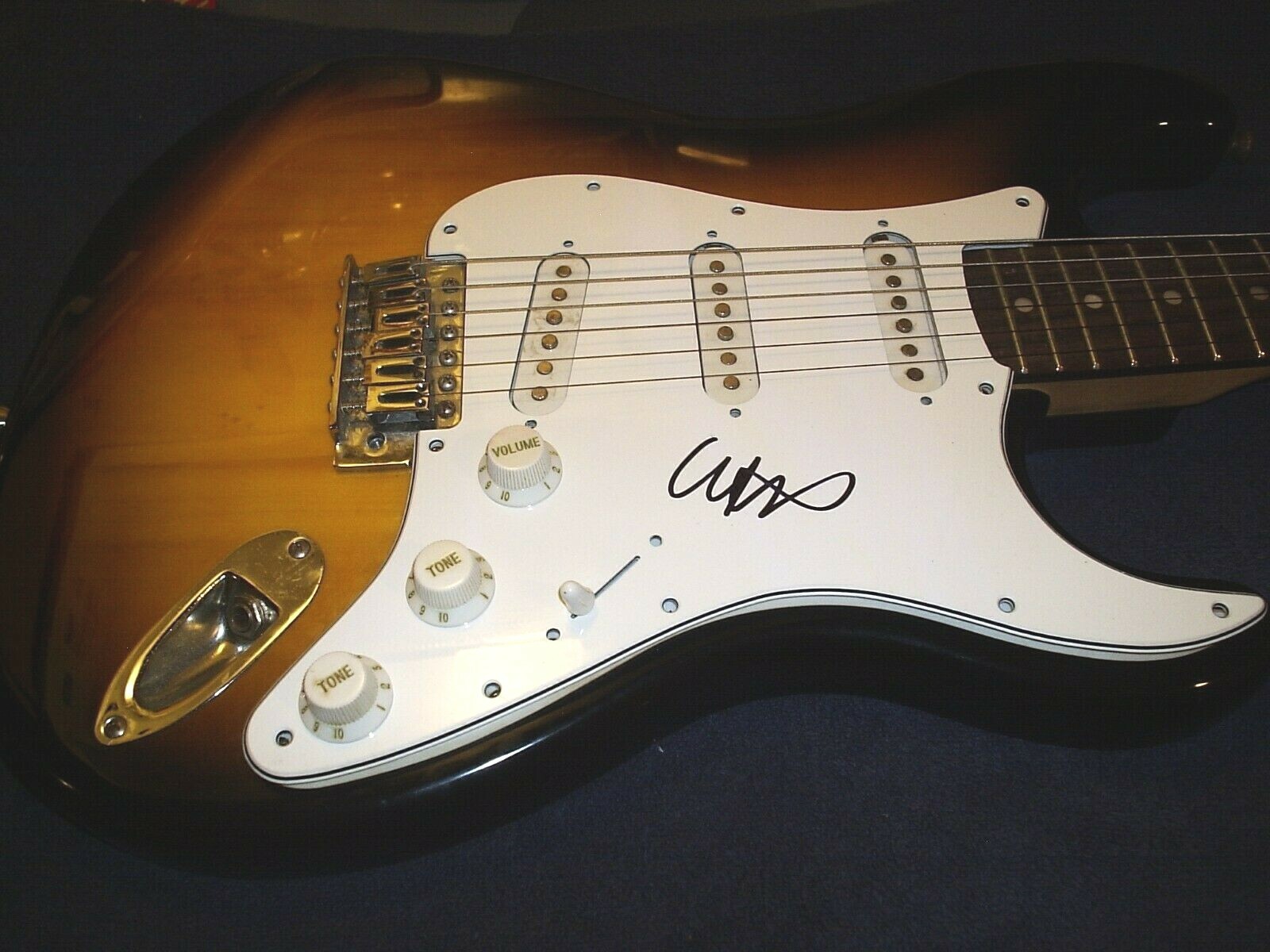 COLDPLAY SIGNED CHRIS MARTIN GUITAR FENDER STARCASTER ULTRA RARE! PROOF ...
