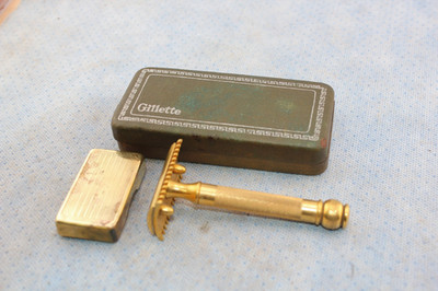 VINTAGE GILLETTE BRASS COMB SAFTY RAZOR WITH BLADE HOLDER IN CASE | eBay