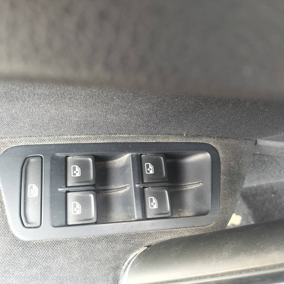 5WA407256 FRONT RIGHT KNUCKLE / 5WA407621 / 17323193 FOR VOLKSWAGEN ...