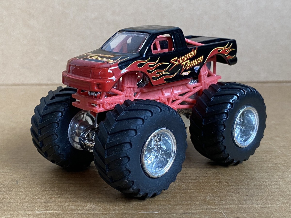 Screamin Demon Monster Truck BryanHELMA27I2647