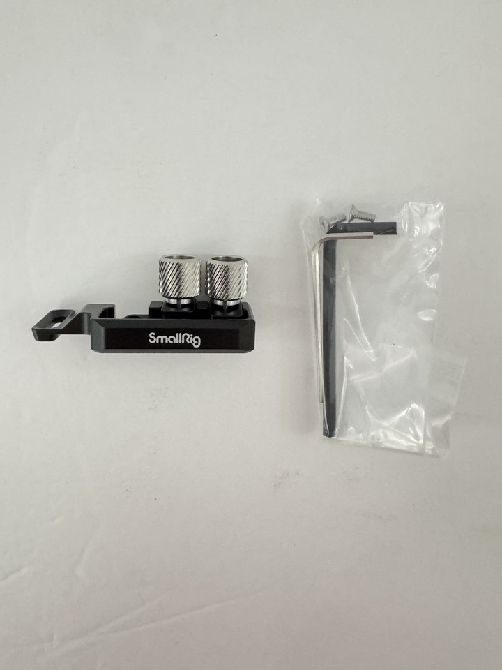 SmallRig HDMI and USB-C Cable Clamp for Canon EOS R5 / R6 / R5 C Cage ...
