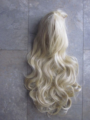 LADIES BLONDE STRAIGHT/SLIGHTLY WAVY HAIR EXTENSION 26 INCHES LONG ...