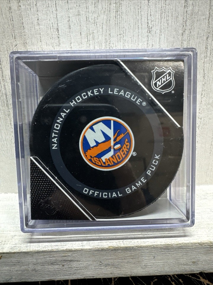 NHL New York Islanders OFFICIAL NHL GAME PUCK BRAND NEW IN DISPLAY CUBE ...