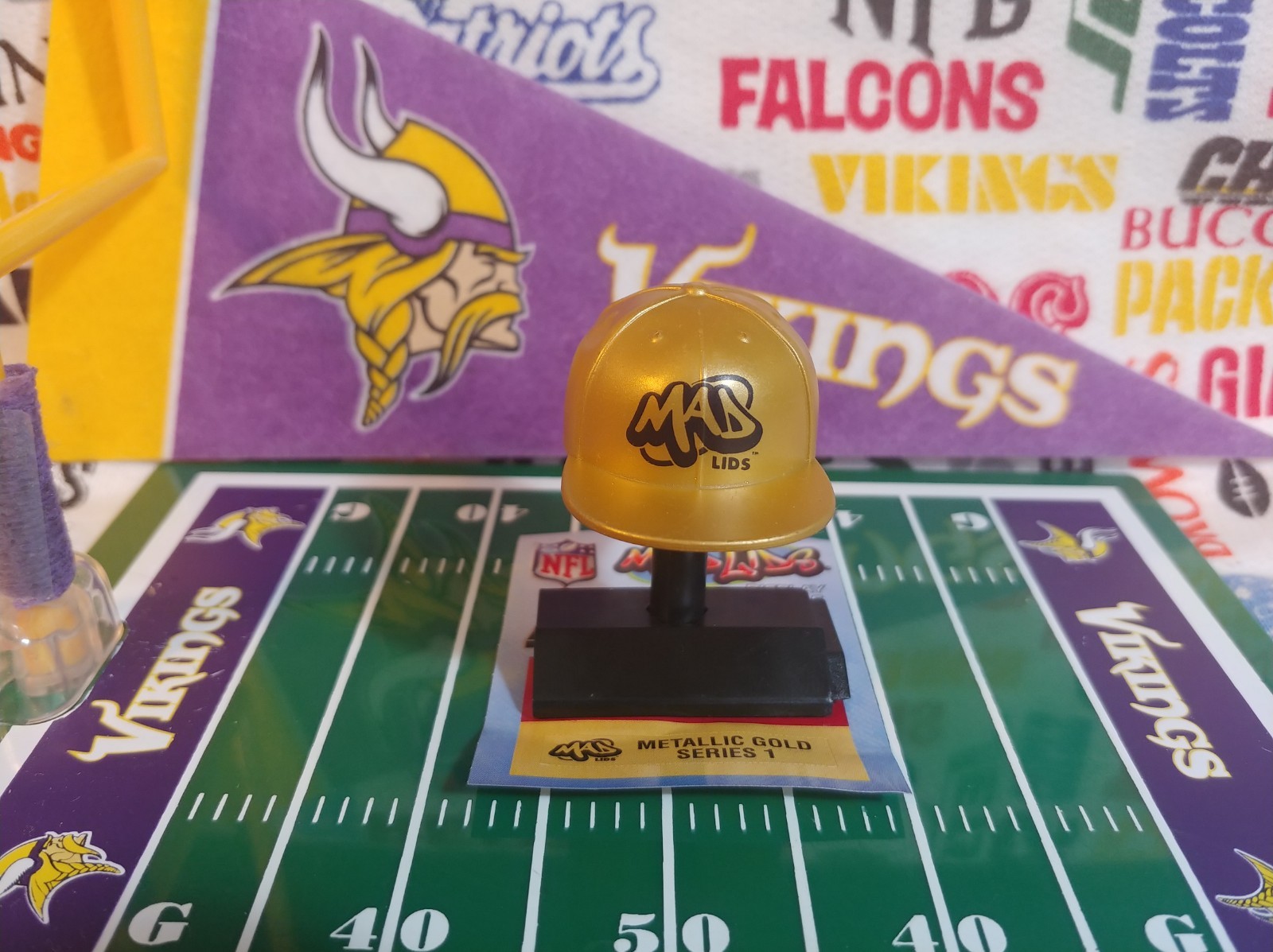 NFL Mad Lids Series 1 Rare Metallic Gold mini-cap 1:400 blind packs ...