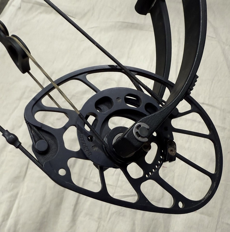 USED READ THIS USED PSE Omen E2 Right handed Kuiu Riser Black Limbs | eBay