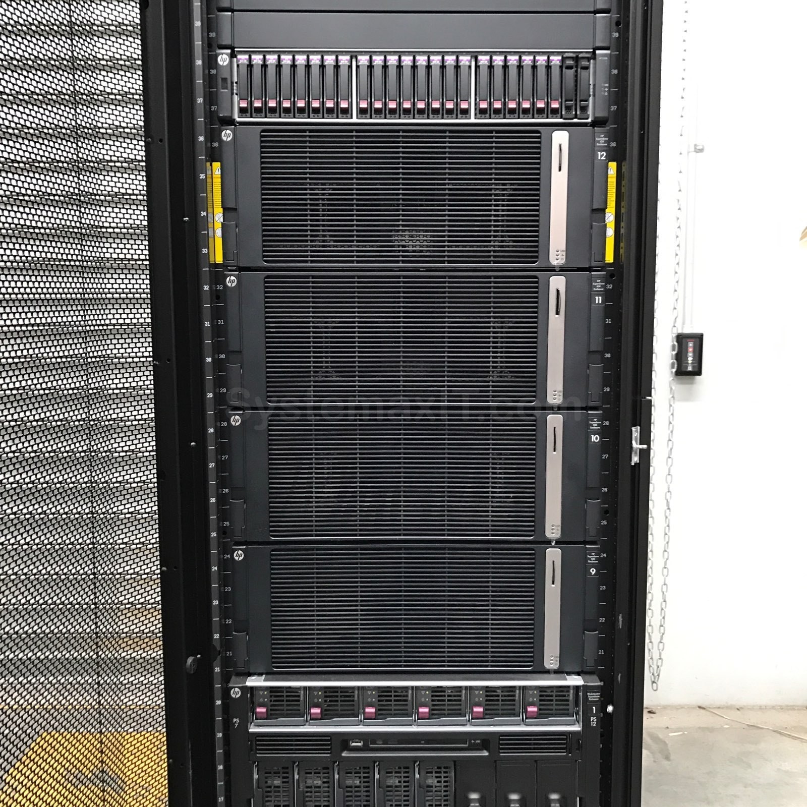 HPE Integrity Superdome 2 (SD2-10s) 5x CB900s Blades, 4x IOX Enclosues ...