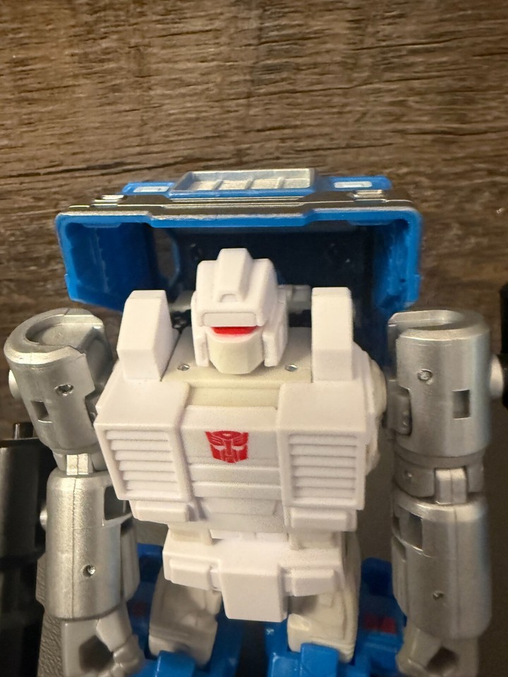 Transformers Kingdom Puffer complete Hasbro WFC Deluxe Amazon Golden ...