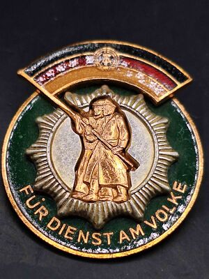 VOPO Volkspolizei im Dienste am Volke Orden mit Staatswappen in der ...