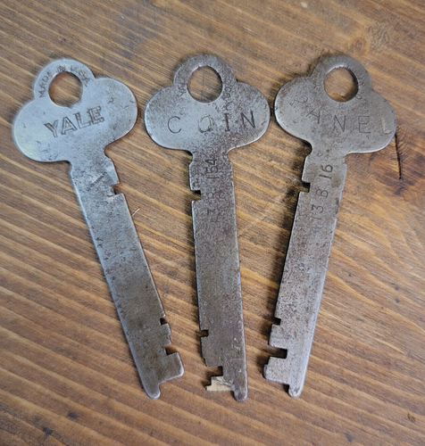 Lot of 3 Old Yale & Towne Flat Pad Lock Keys Numbers & Marking Present ...