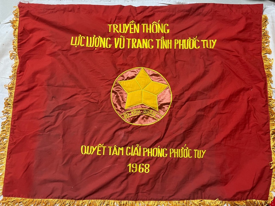 large flag , vietcong nva nlf north vn army flag , phuoc tuy 1968, vc ...