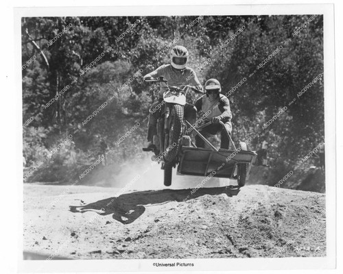 o32182 1975 orig photo Ben Murphy and motorcycle stunt racers film ...