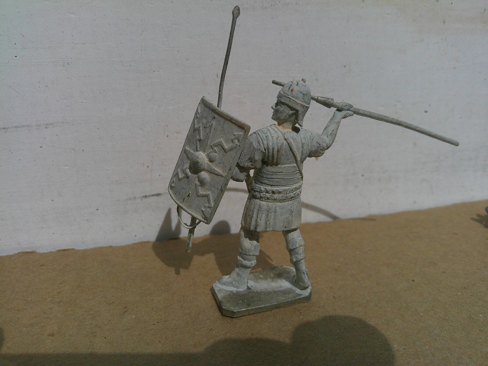 Rose or similar, Centurion throwing spear, Roman times, unpainted, lead ...