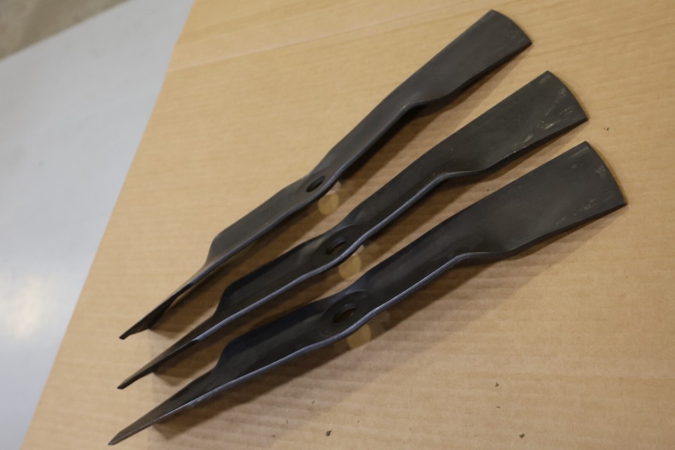 John Deere Original Equipment Mower Blades(M145476) - UC22009,3*prev ...
