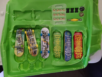 TECH DECK Finger Skateboards (6) 2 Matt Pailes, 2 Ron Allen, 2 Dave ...