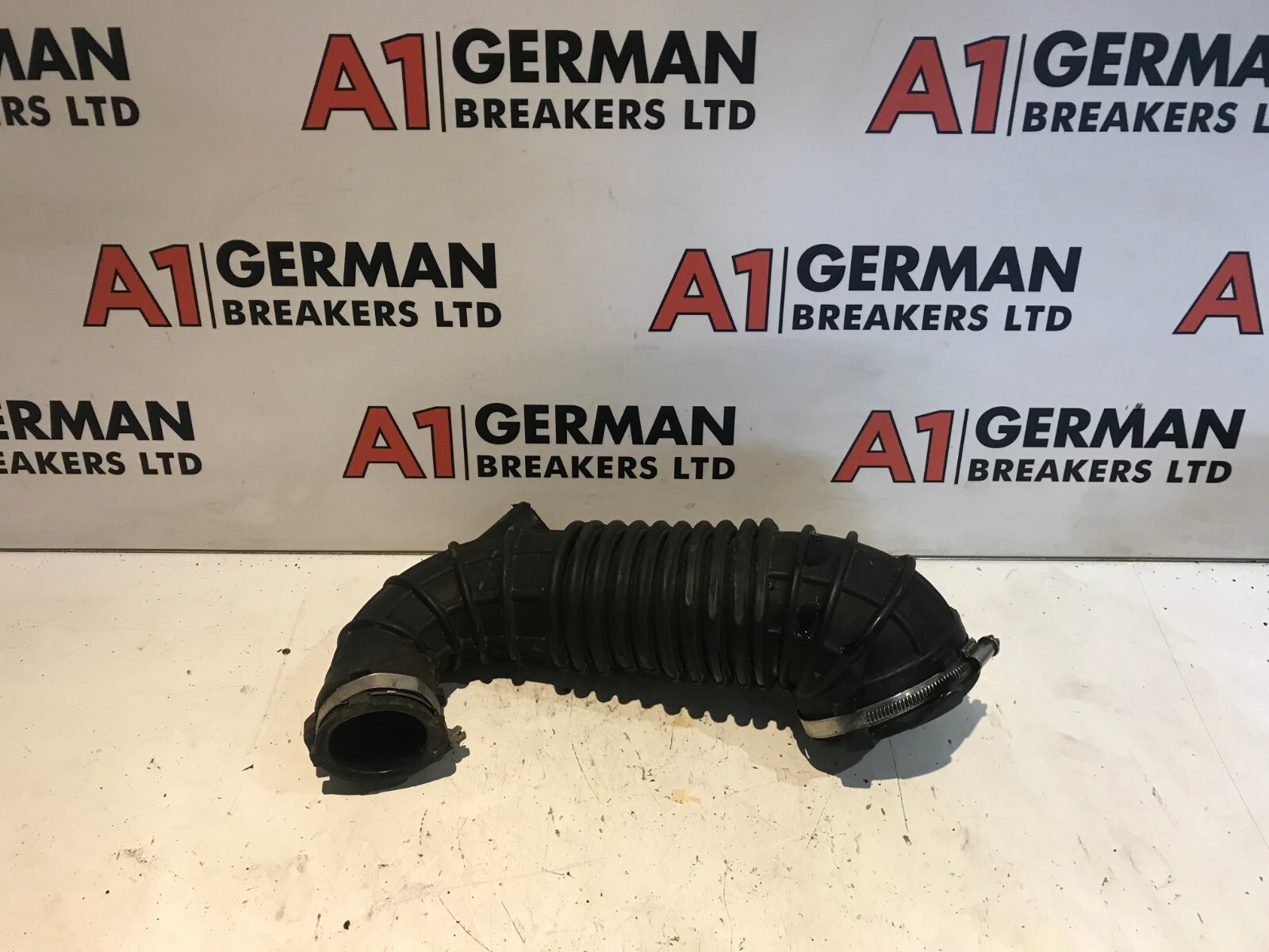08- 2013 AUDI A4 B8 A5 2.0 TDI AIR INTAKE PIPE 03G129629E 03G 129 629 E ...