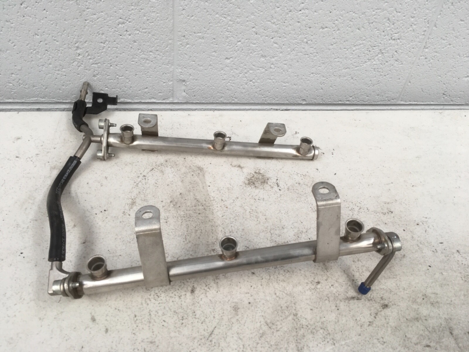 Land Rover LR3 Discovery 3 4.0 406PN Fuel Injector Rail 1L2E-9D280-ED ...