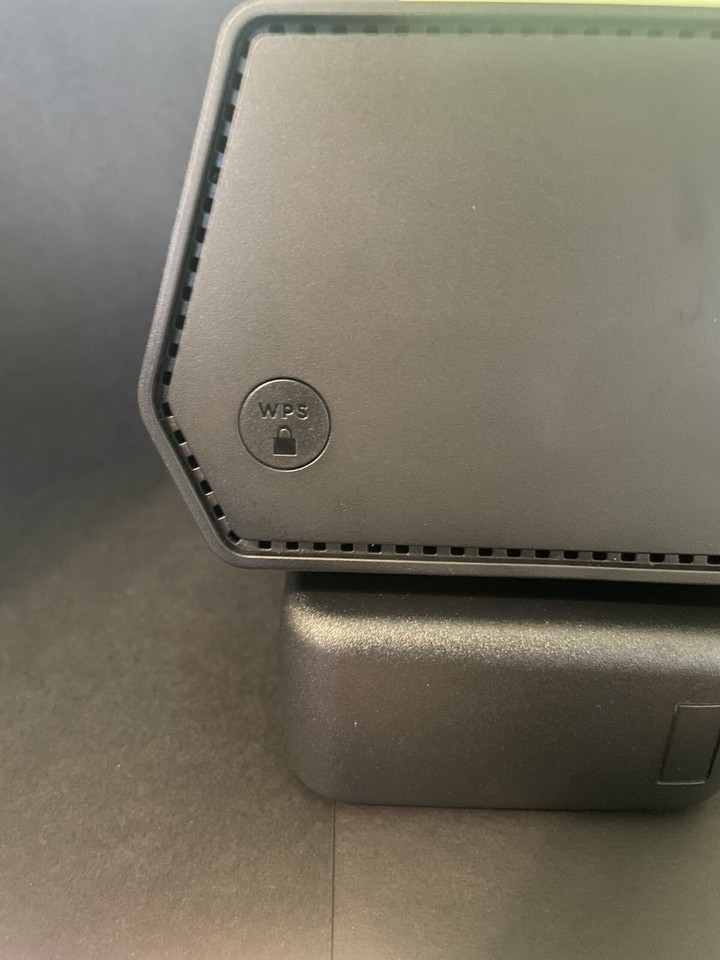 Motorola MT8733 DOCSIS 3.1 Modem + AX6000 Wireless Wi-Fi router - Black ...