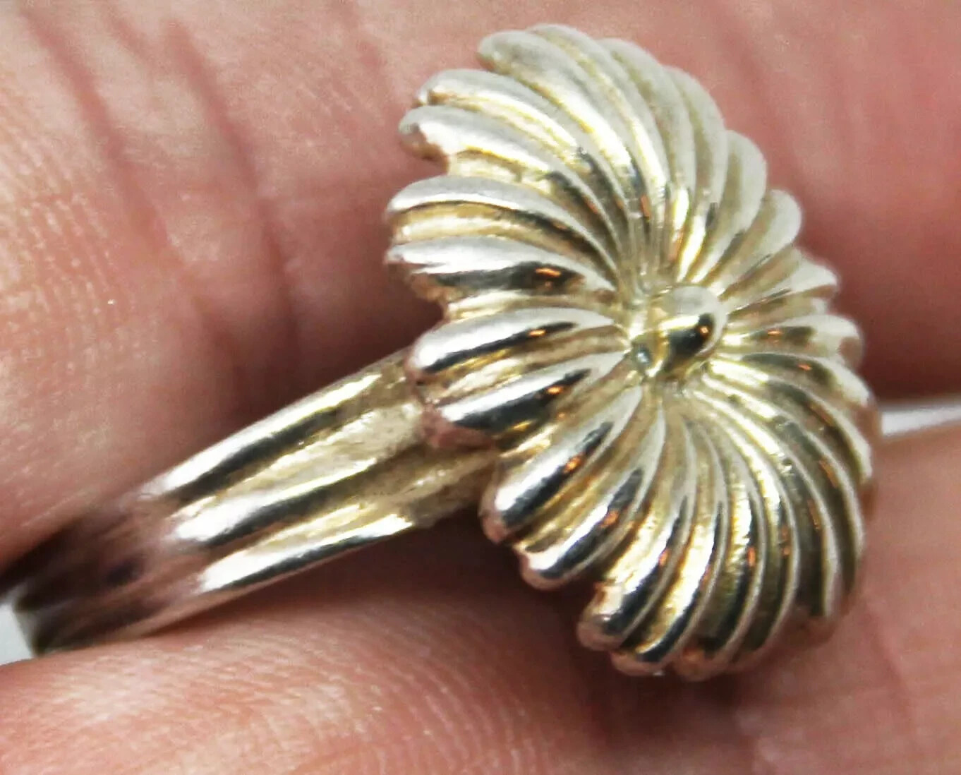 925 sterling silver Flower Bud ring. - Gem