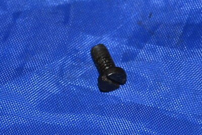 SCREW TO MOUNT FEEDDOG SINGER 534 SEWING MACHINES ORIGINAL PARTS | eBay