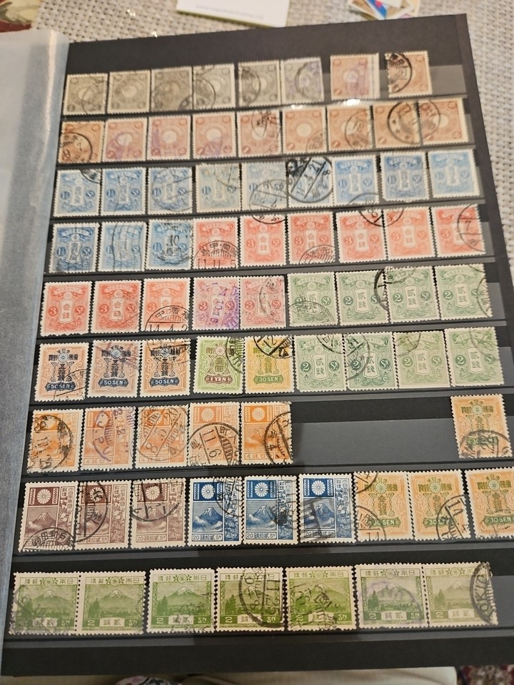 Japan Stamp Collection /STOCKBOOK And Large Quantity LOOSE Early To ...