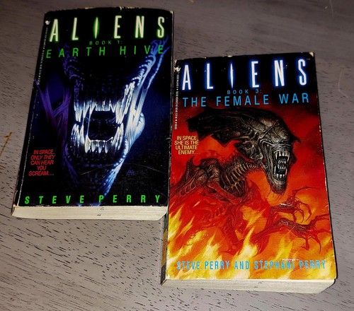 ALIENS paperback lot of 2 Steve Perry 1992 Bantam Books PB 1st Editions ...