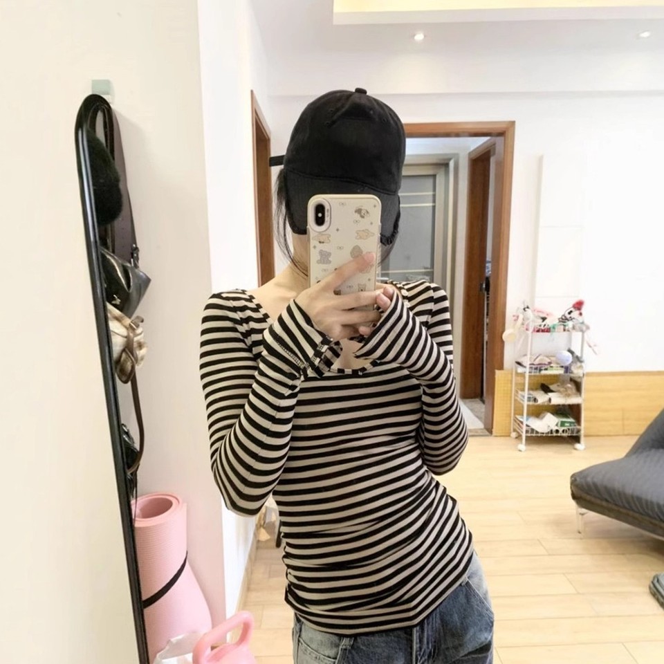Sophisticated Vintage Style Women's Black and White Stripe Tee Fall ...