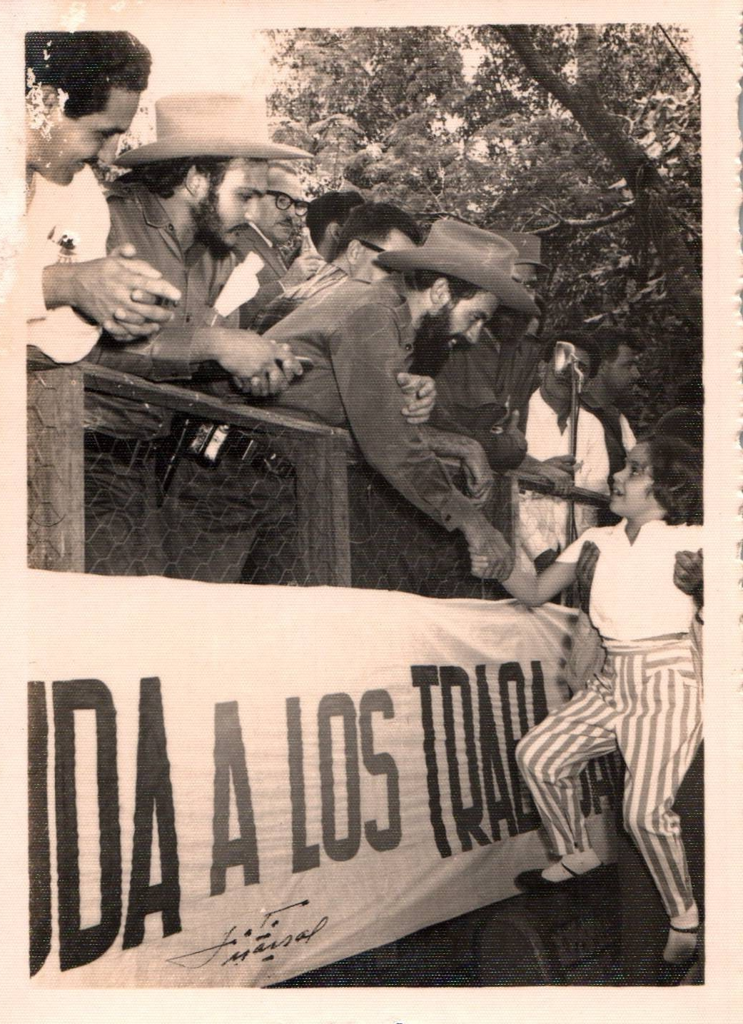 1959 CUBA CUBAN COMMANDER REBEL CAMILO CIENFUEGOS + NENE ORIGINAL PHOTO ...