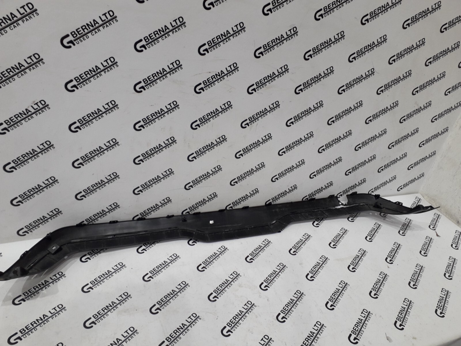 GENUINE KIA NIRO MK1 2016-2022 REAR BUMPER CENTER TRIM 86699-AO000 | eBay