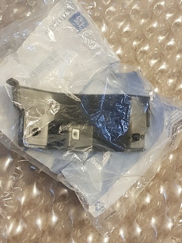 Chevrolet GM OEM 16-18 Silverado 1500 Front Bumper-Guide Bracket Left ...