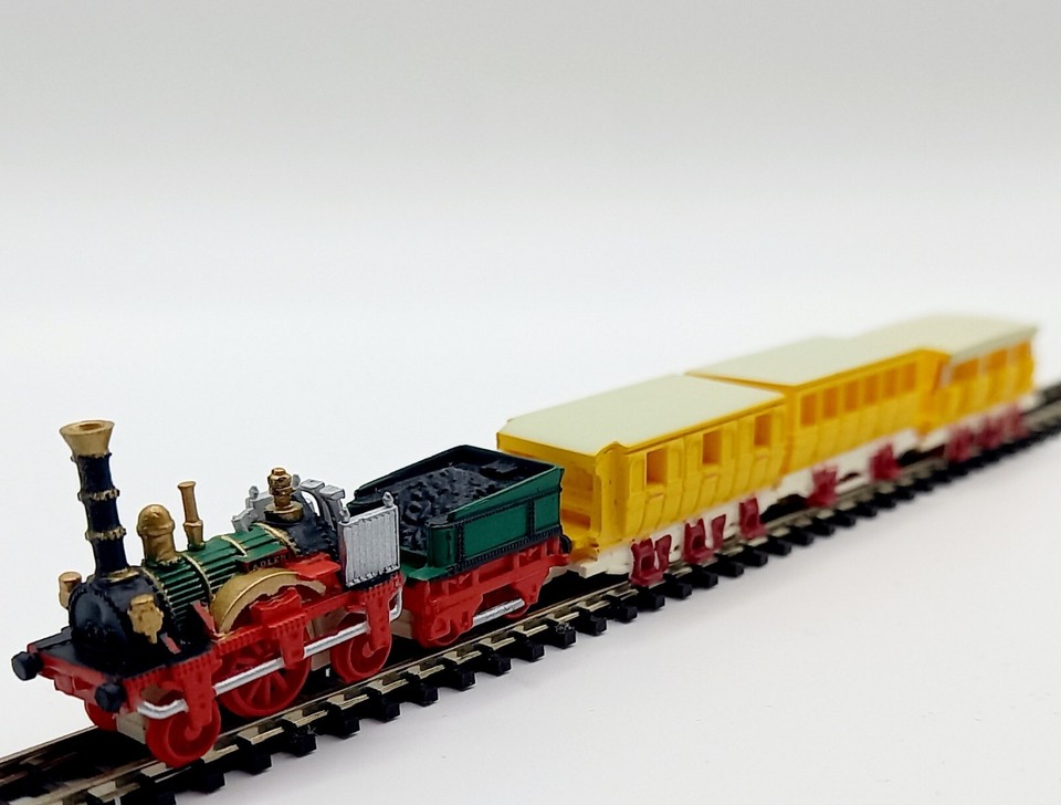 Z Gauge Scale Stephenson Adler Steam Locomotive Coaches Model Railway ...