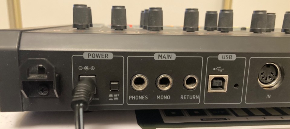 BEHRINGER RD-8 RHYTHM DESIGNER (mk 1) - Analog Roland TR-808 Clone ...
