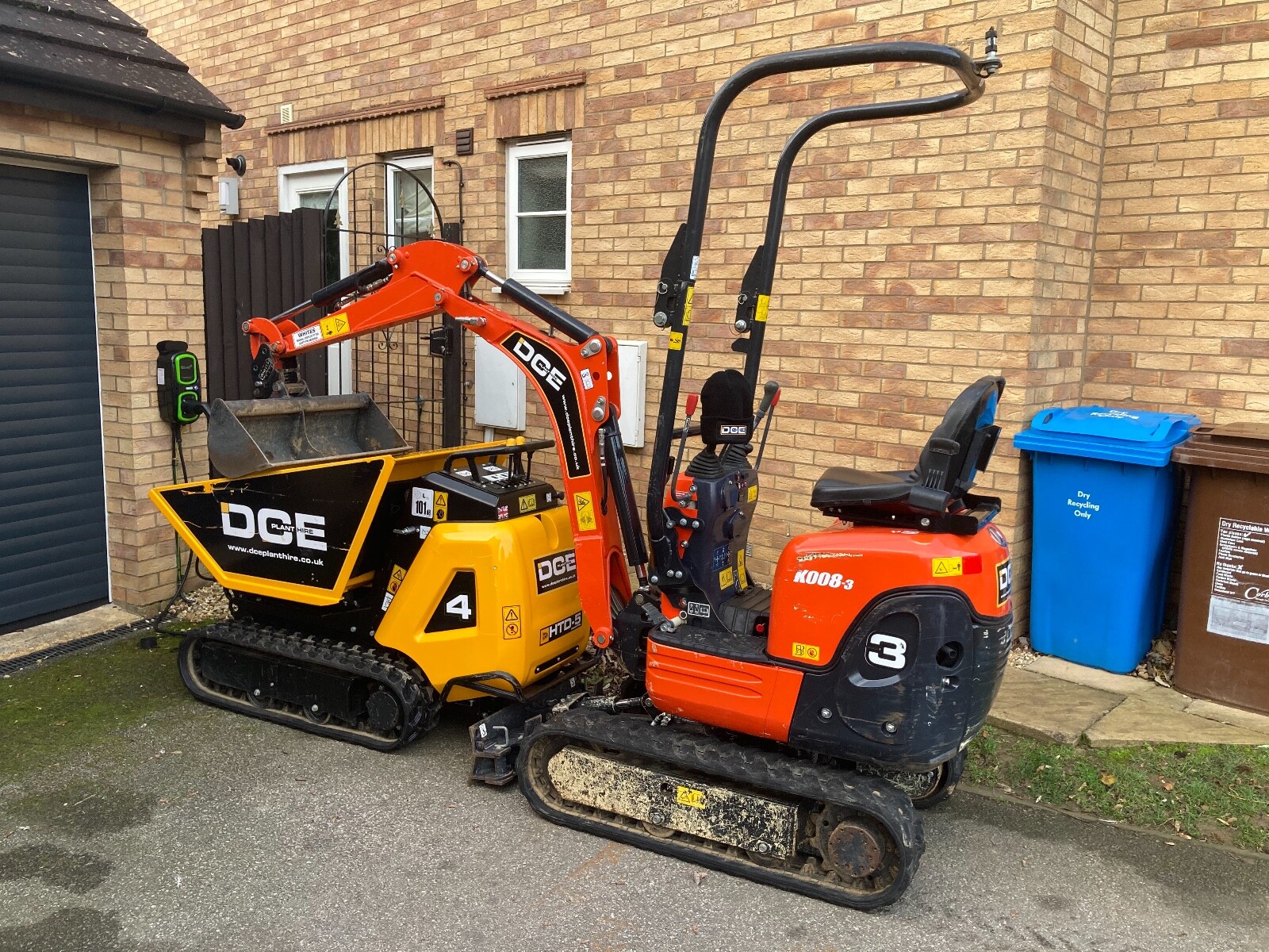 Mini Digger Hire Micro 1 Ton JCB Skip loader Tracked dumper High Tip ...