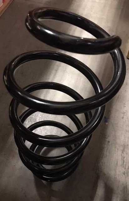 Lr032904 Land Rover Lr2 Front Coil Spring & Mount Set (one Set) for ...