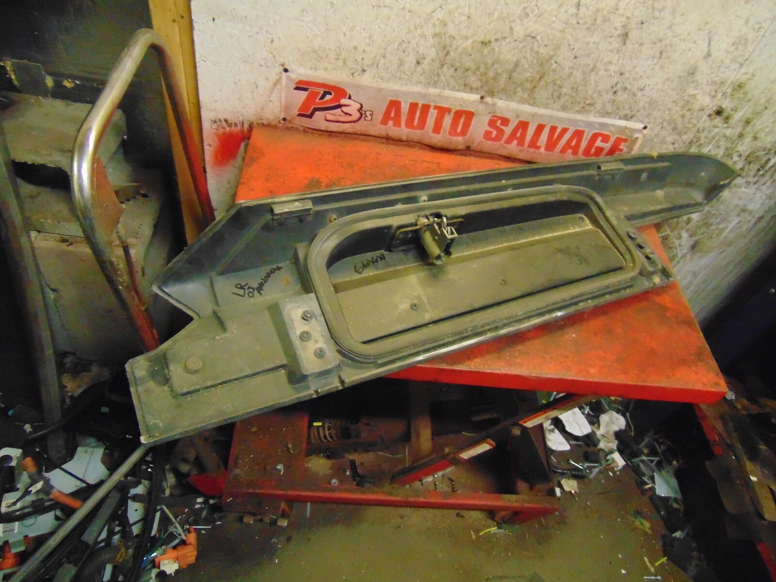 02 06 05 04 03 Chevy Avalanche oem drivers side left tool storage cargo ...