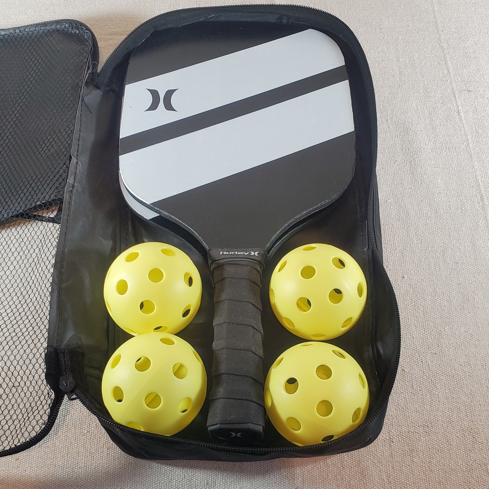 Hurley Pickleball Set Carry Case 4 Balls 2 Racquets 7 Piece Set Black ...