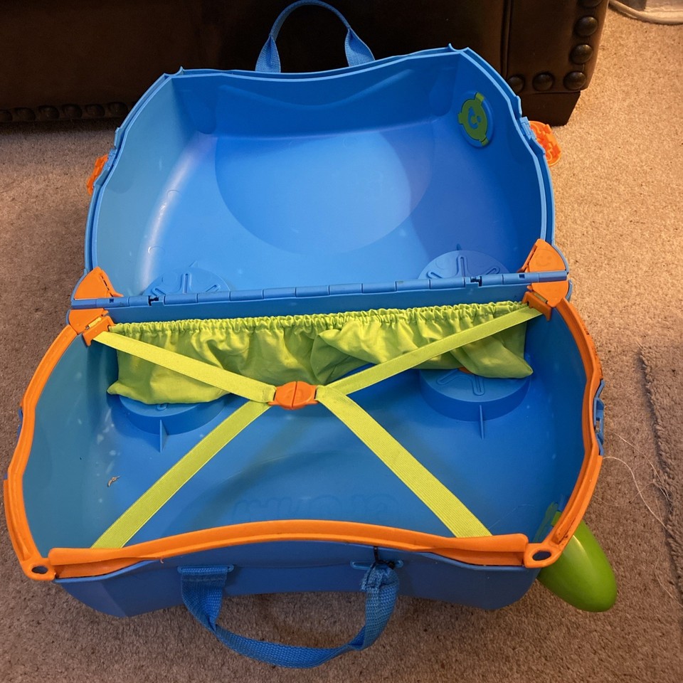 Blue Trunki Terence Hard Ride-On Suitcase with Strap Key and Safety ...