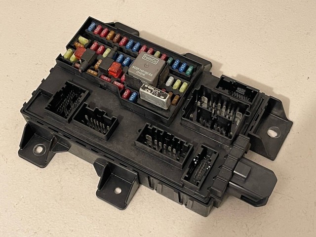 11-16 VPG MV1 MV-1 Body Control Module Fuse Relay Junction Box BC2T ...