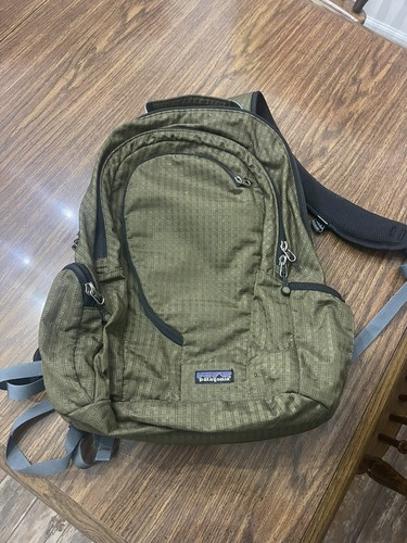 Olive green backpack - Gem